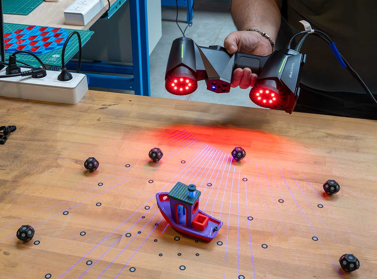 Hexagon debuts new handheld ATLASCAN Pro 3D scanner - 3D Printing Industry